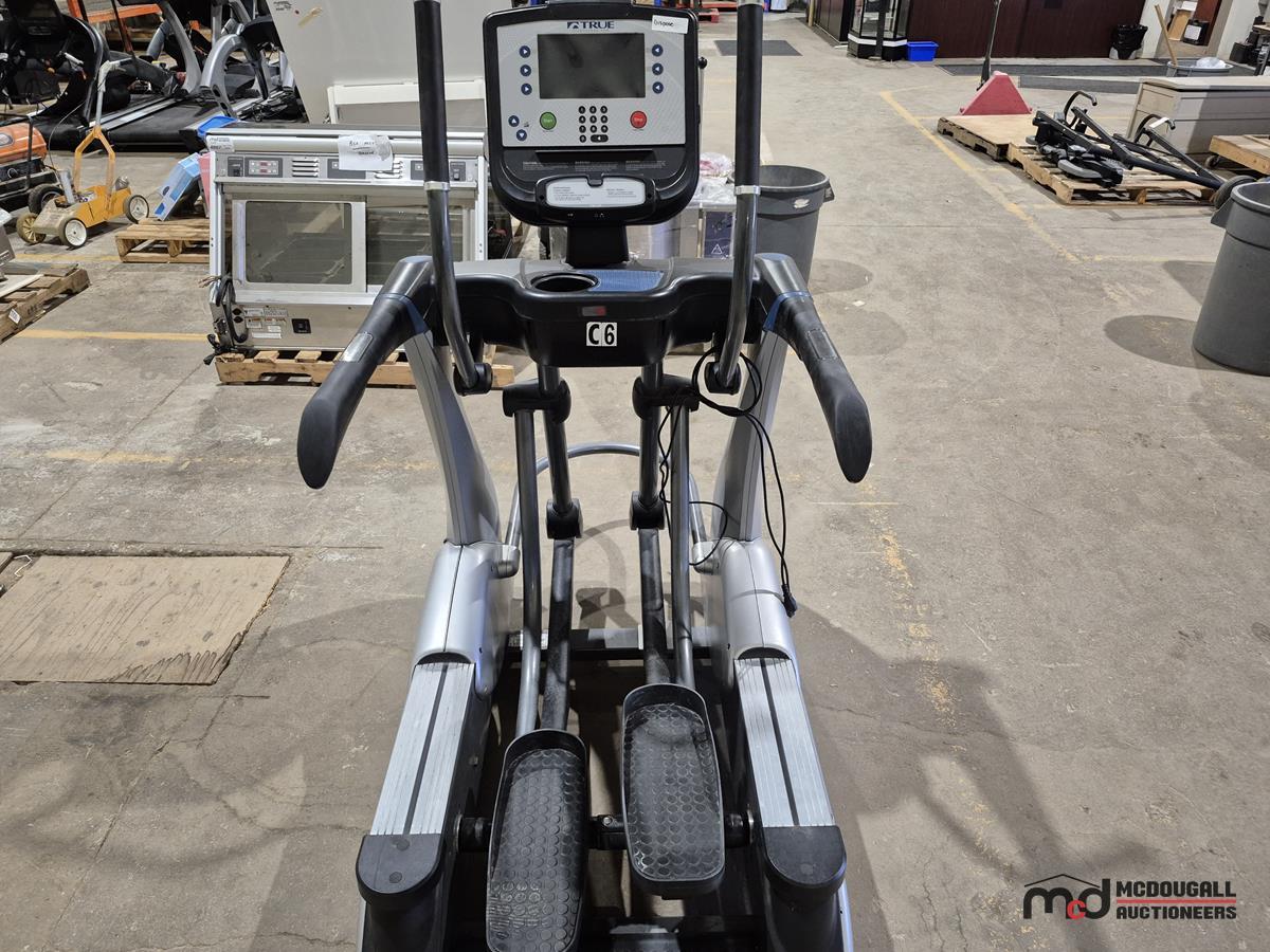 TRUE XCS900 Elliptical Trainer