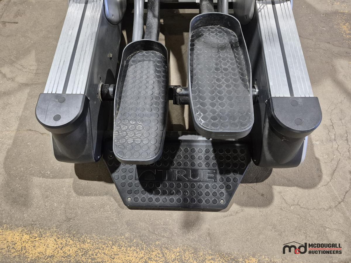 TRUE XCS900 Elliptical Trainer