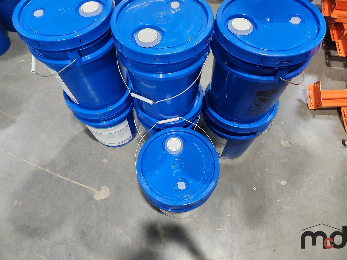 (7) Chevron Rando HD 32 Hydraulic Oil