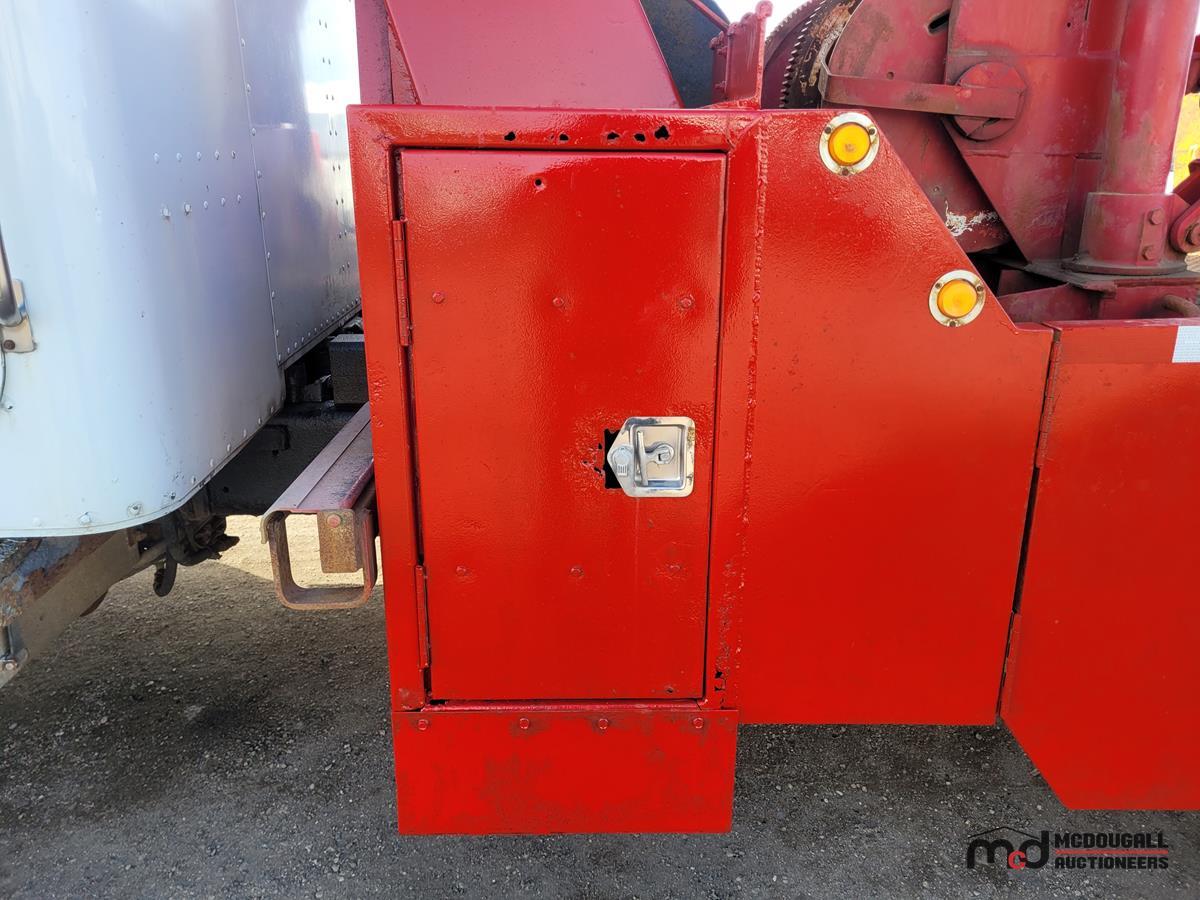 1995 Ford L9000 T/A Sleeper Tow Truck