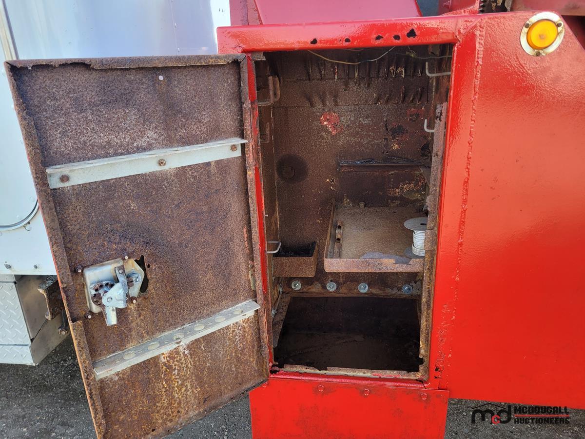 1995 Ford L9000 T/A Sleeper Tow Truck