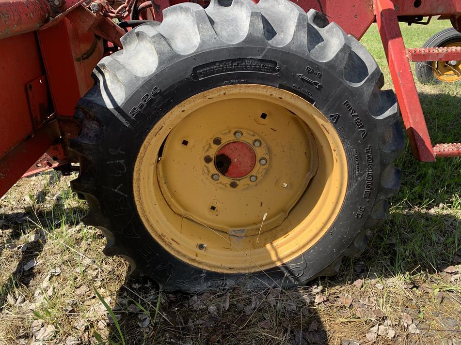 Versatile 4400 Swather (Non-Runner)