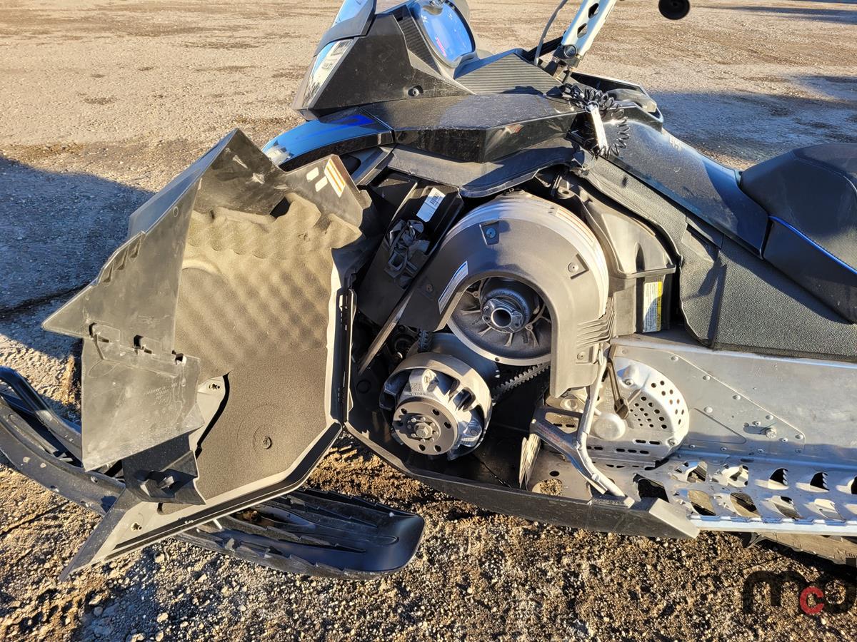 2009 Ski Doo Summit X 800R Snowmobile