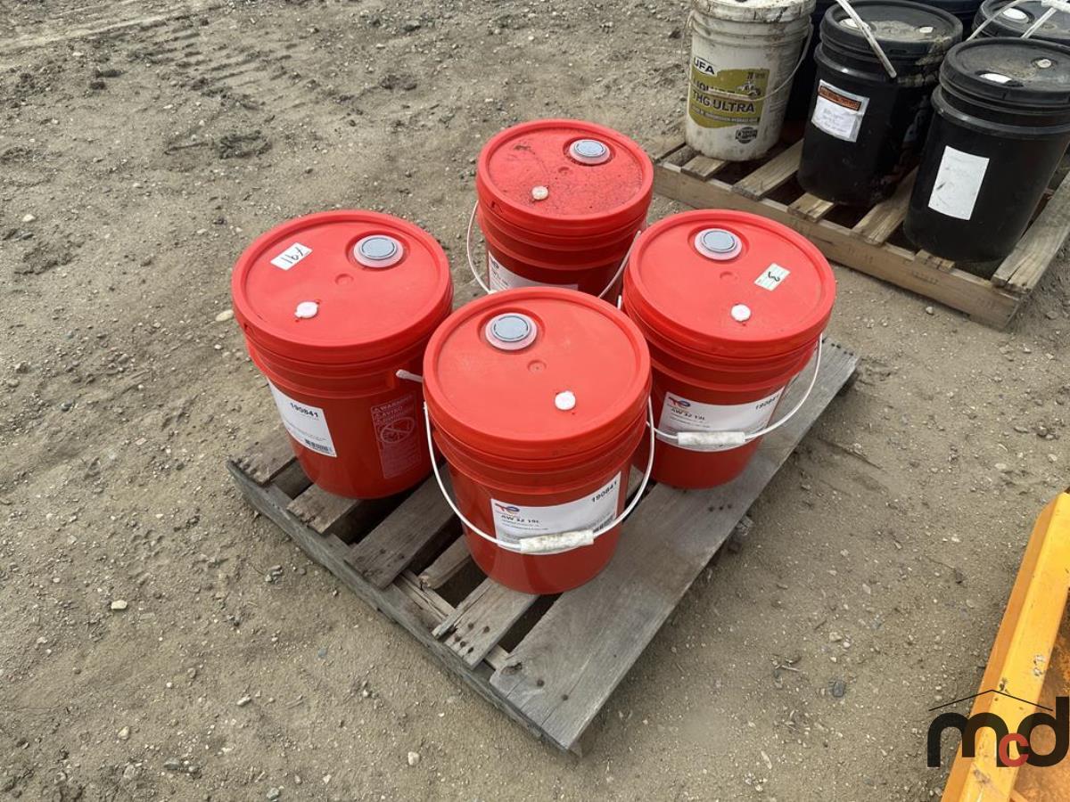 (4) Pails Hydraulic Oil
