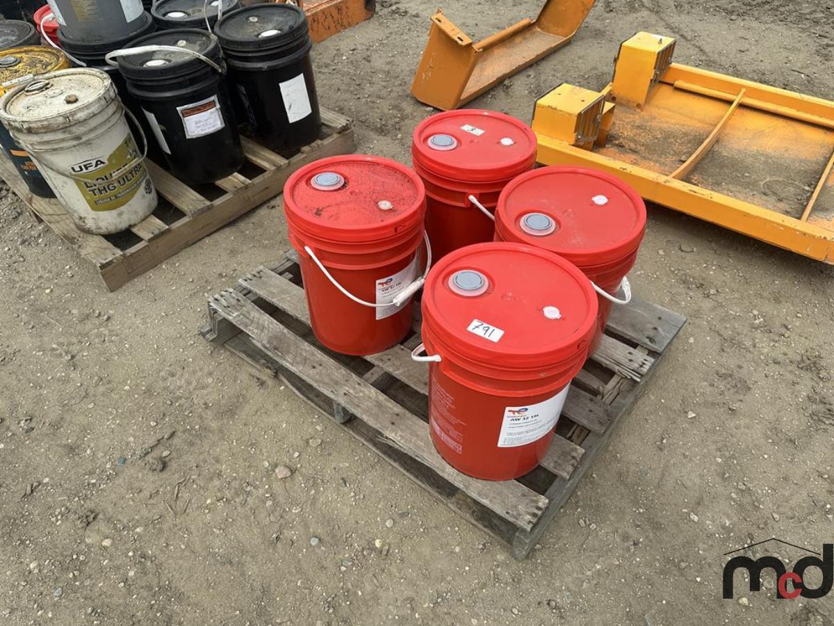 (4) Pails Hydraulic Oil
