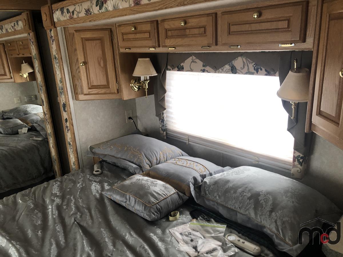 2001 Holiday Rambler Ambassador Motorhome