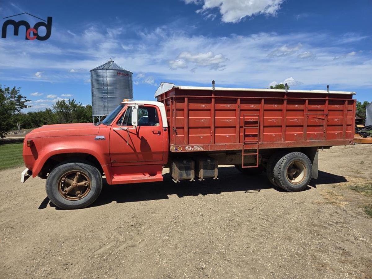 1976 Dodge D600 Grain Truck