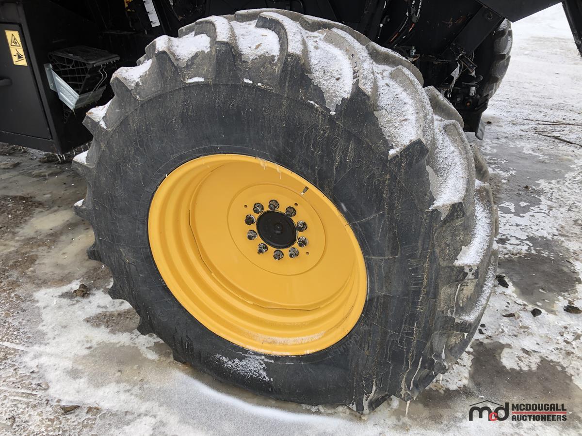 2015 Versatile RT490 Combine