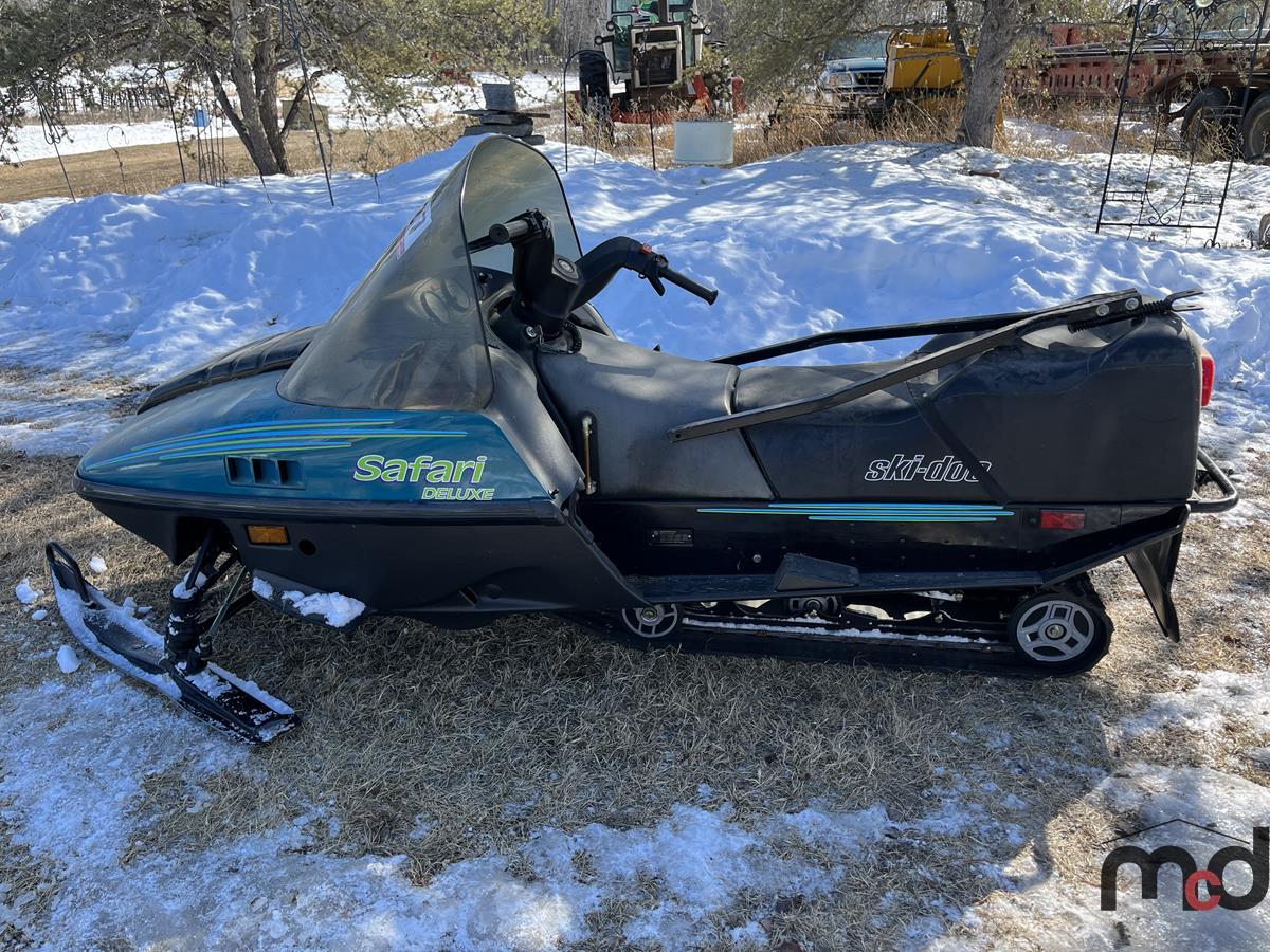 1993 Ski Doo Safari Deluxe Snowmobile