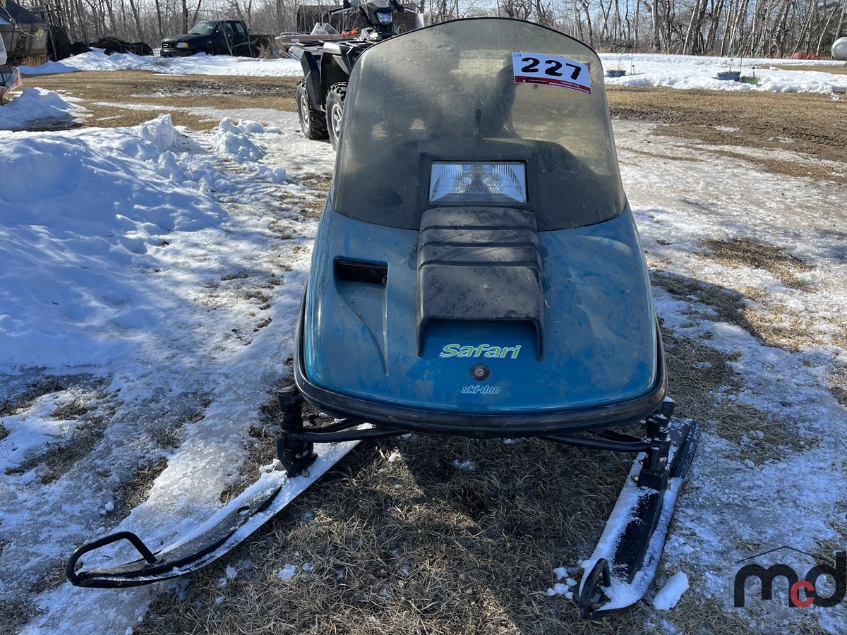 1993 Ski Doo Safari Deluxe Snowmobile