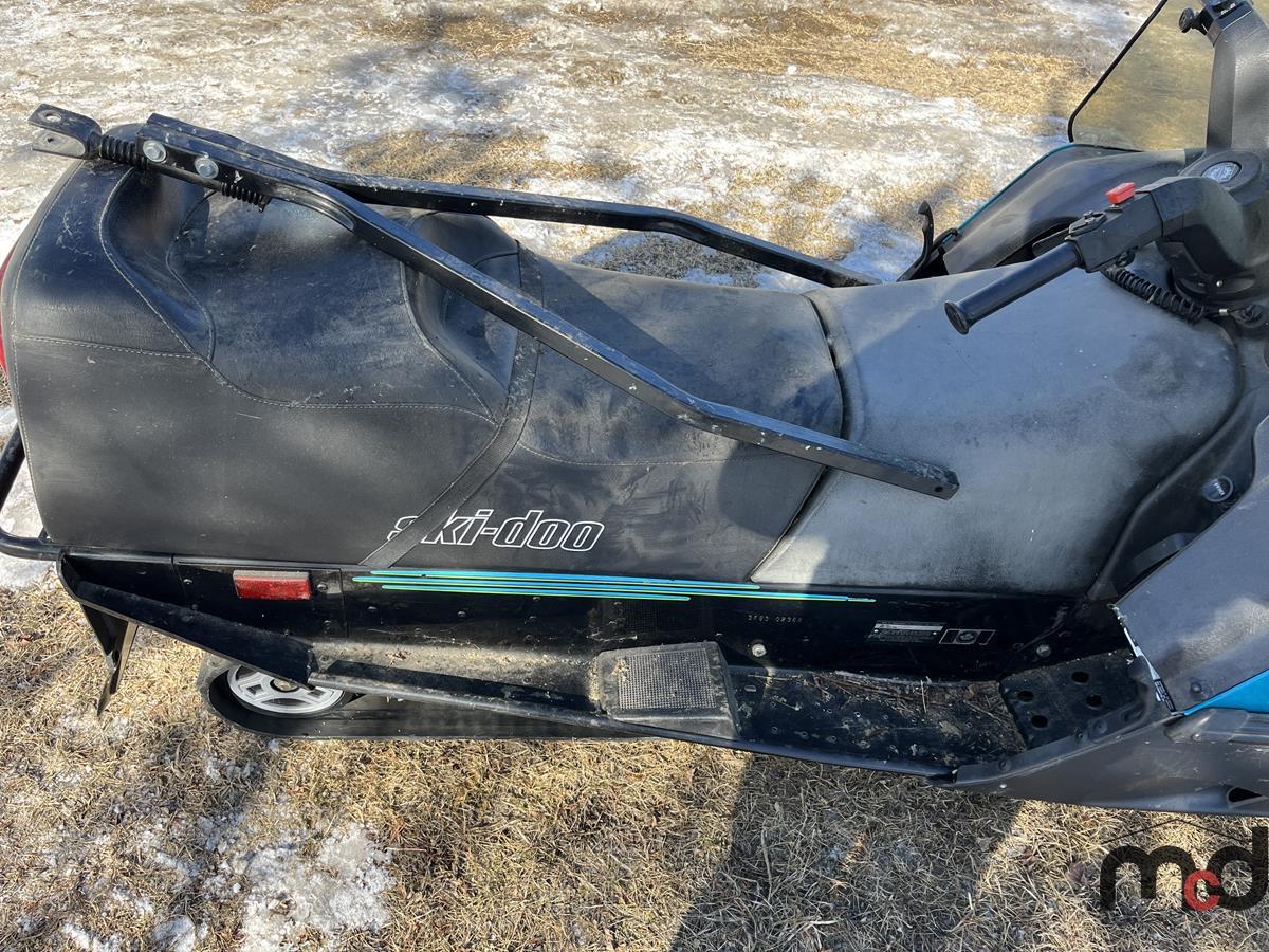 1993 Ski Doo Safari Deluxe Snowmobile
