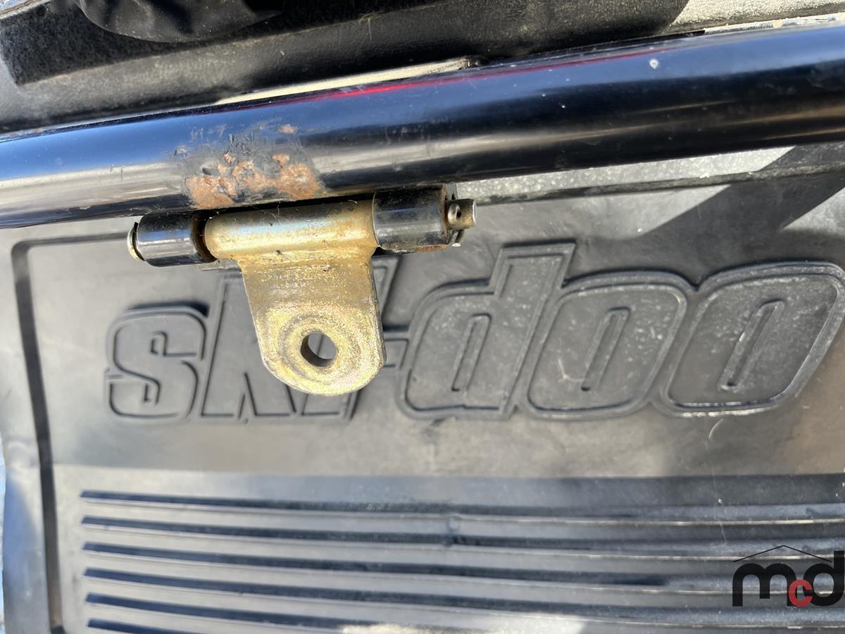 1993 Ski Doo Safari Deluxe Snowmobile