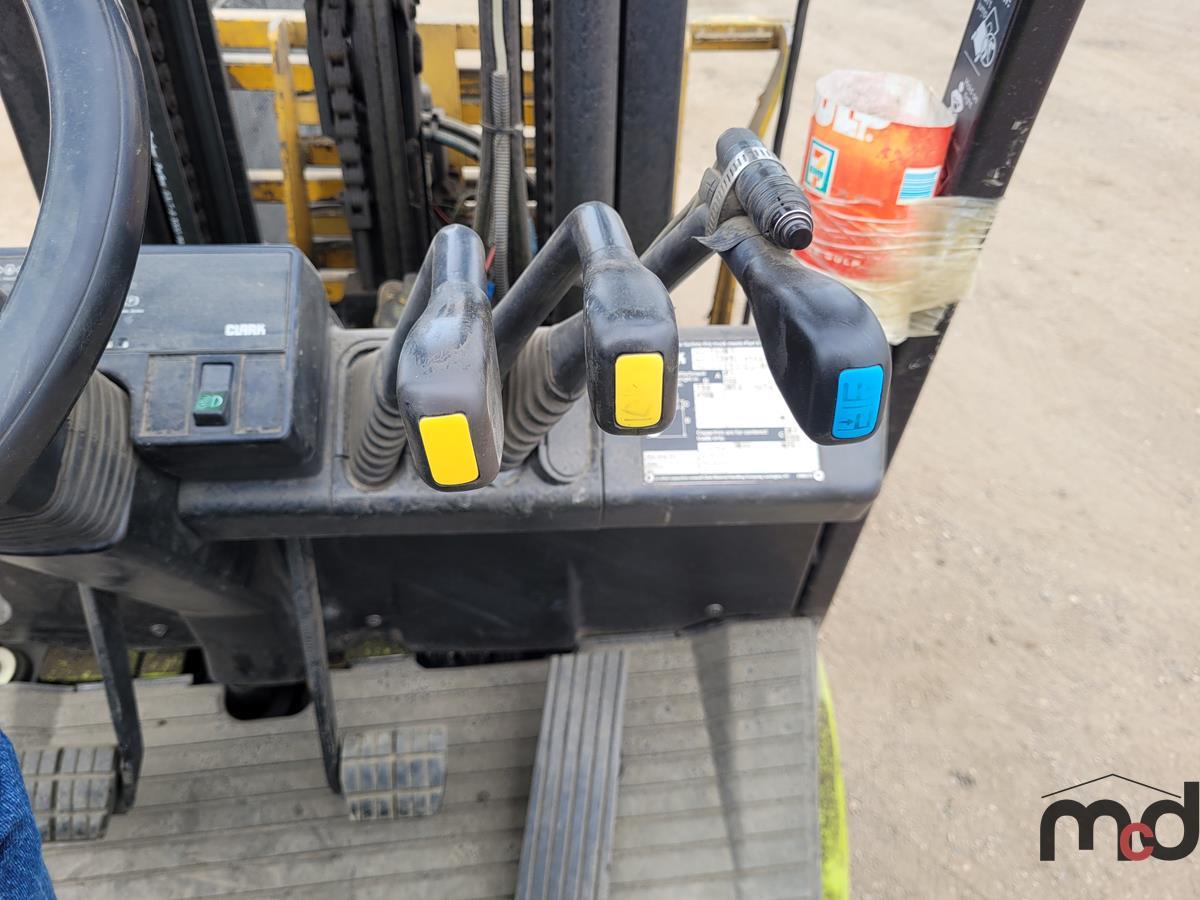 Clark CGC25 LPG Forklift w/ Clump Attachment