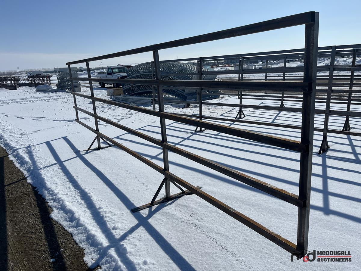 (1) Est. 20' x 4' Free Standing Corral Panel