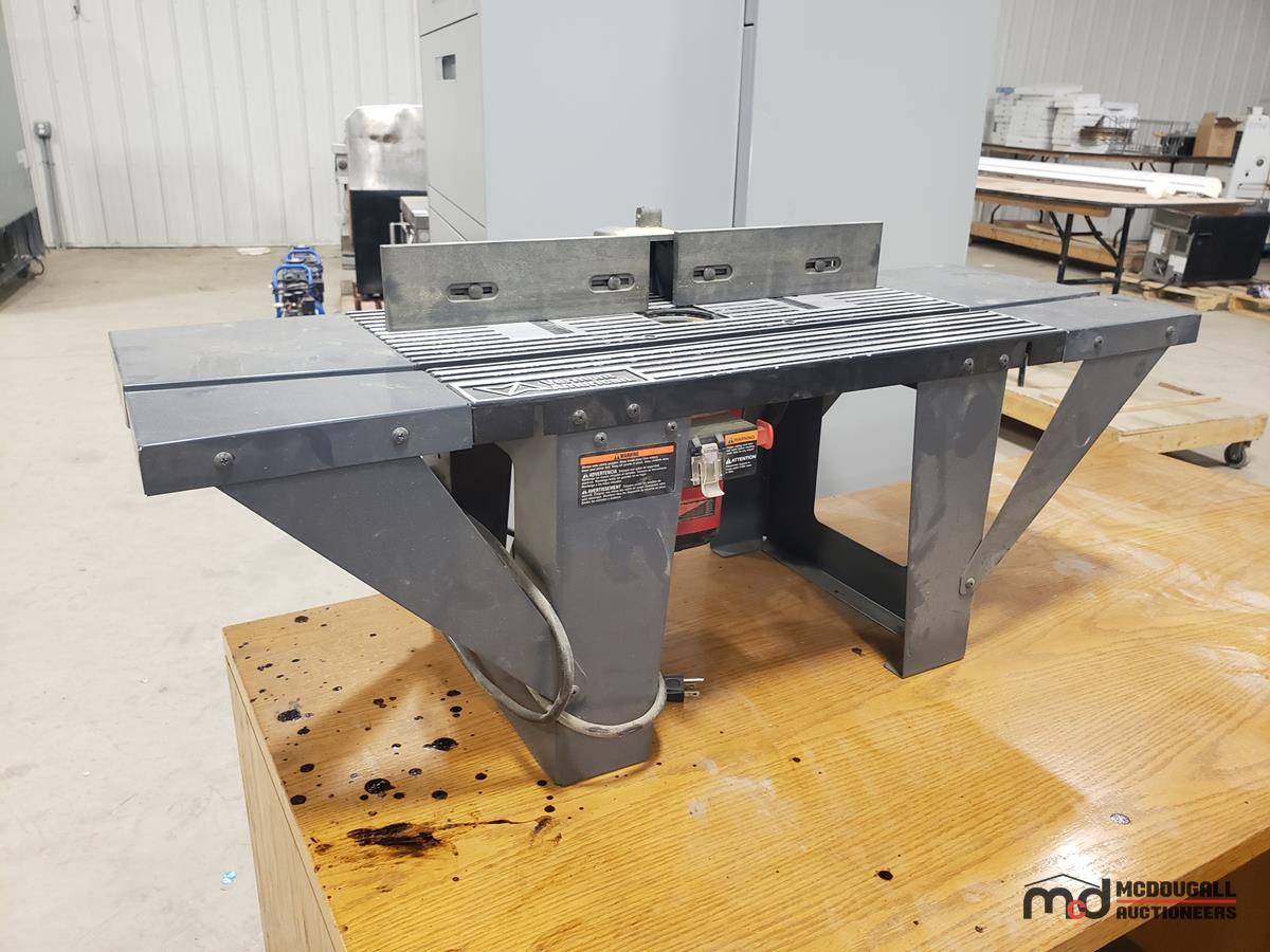 Vermont American King Canada 3-1/4 HP Variable Speed Plunge Router