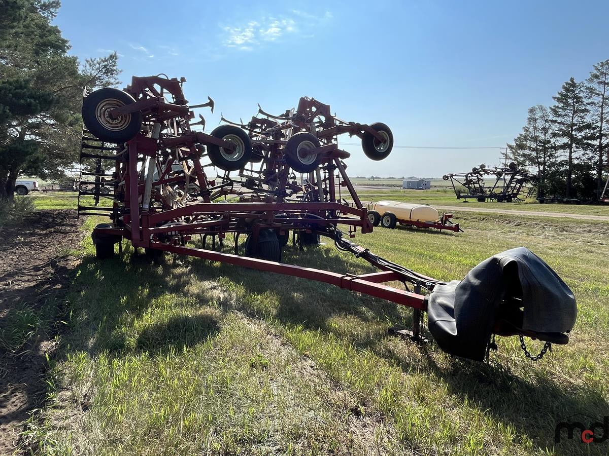 Morris 8900 Air Seeder w/ Morris 6130 Air Cart