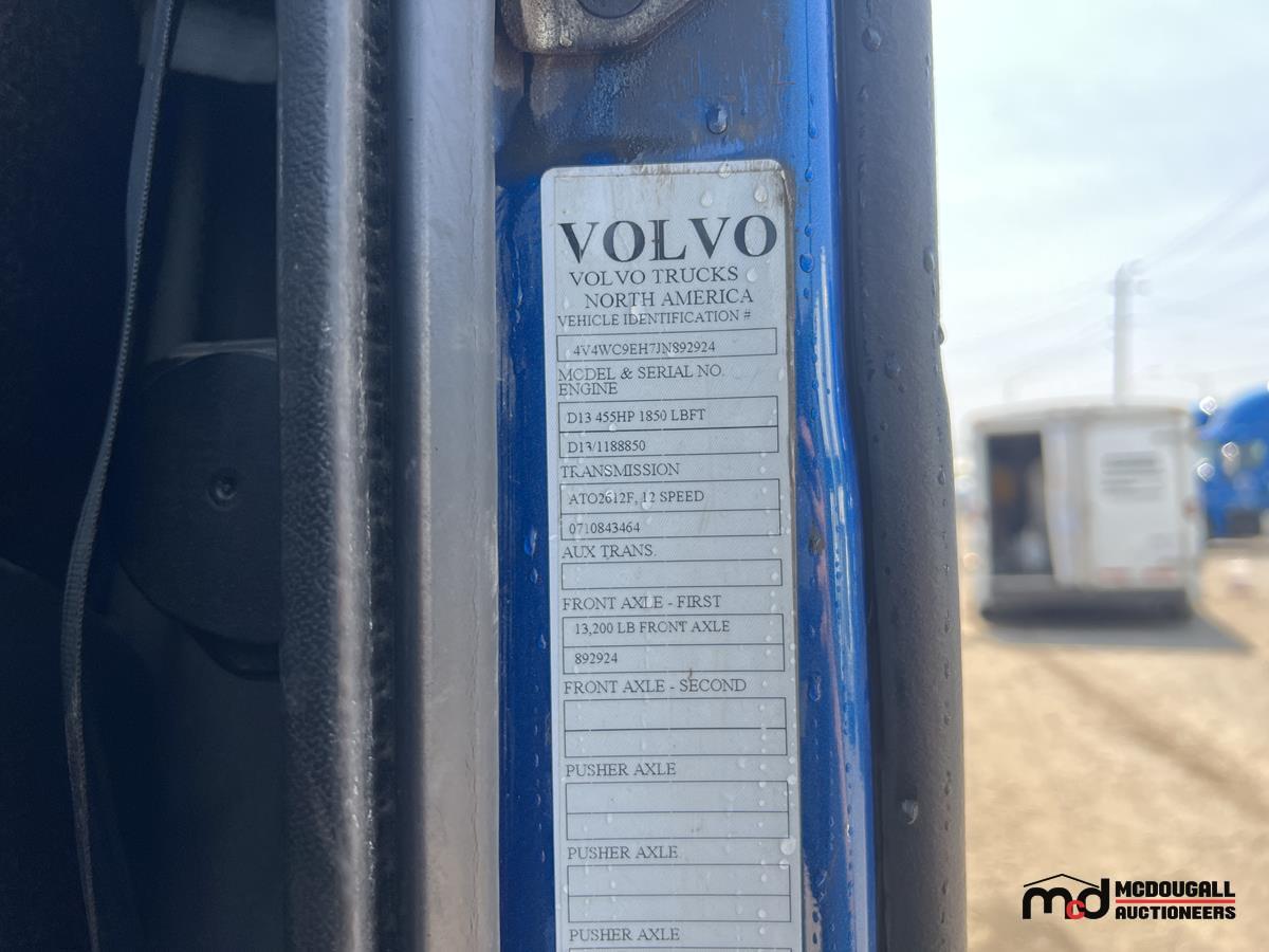2018 Volvo VNR T/A Sleeper Semi Truck