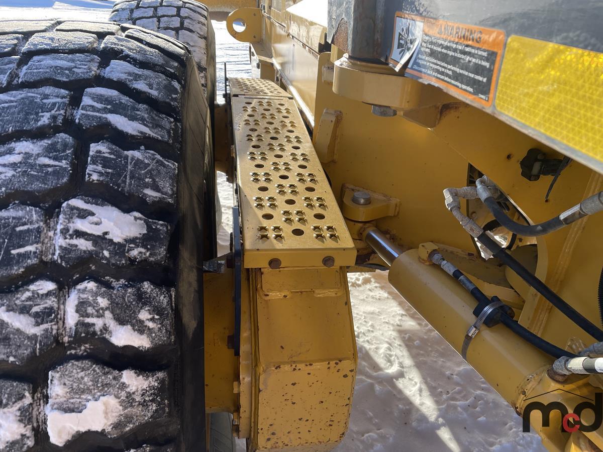 2013 John Deere 772G Motor Grader